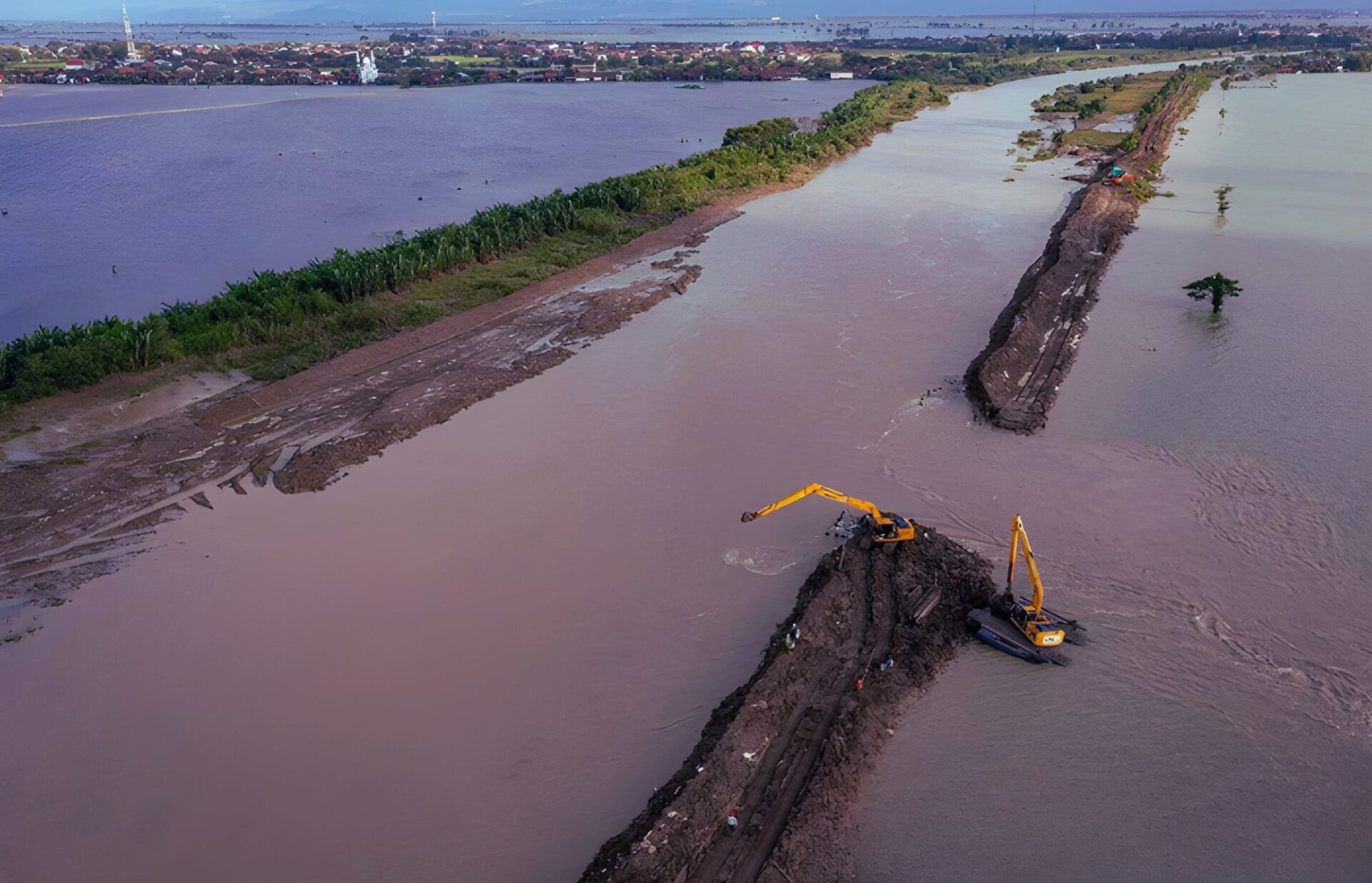 Jokowi Cek Perbaikan Tanggul Sungai Wulan yang Jebol, Pemerintah ...