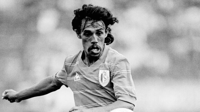 Simon Tahamata, Sepak Bola, dan Generasi Kedua Orang-orang Maluku di ...