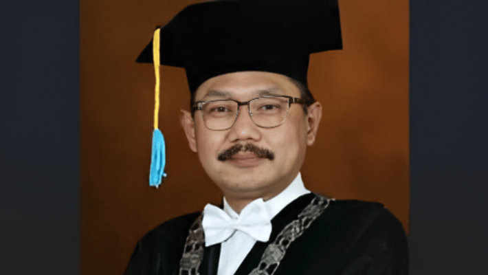 Prof. Bus, Dekan FK Unair yang Dicopot Usai Tolak Wacana Kedatangan ...